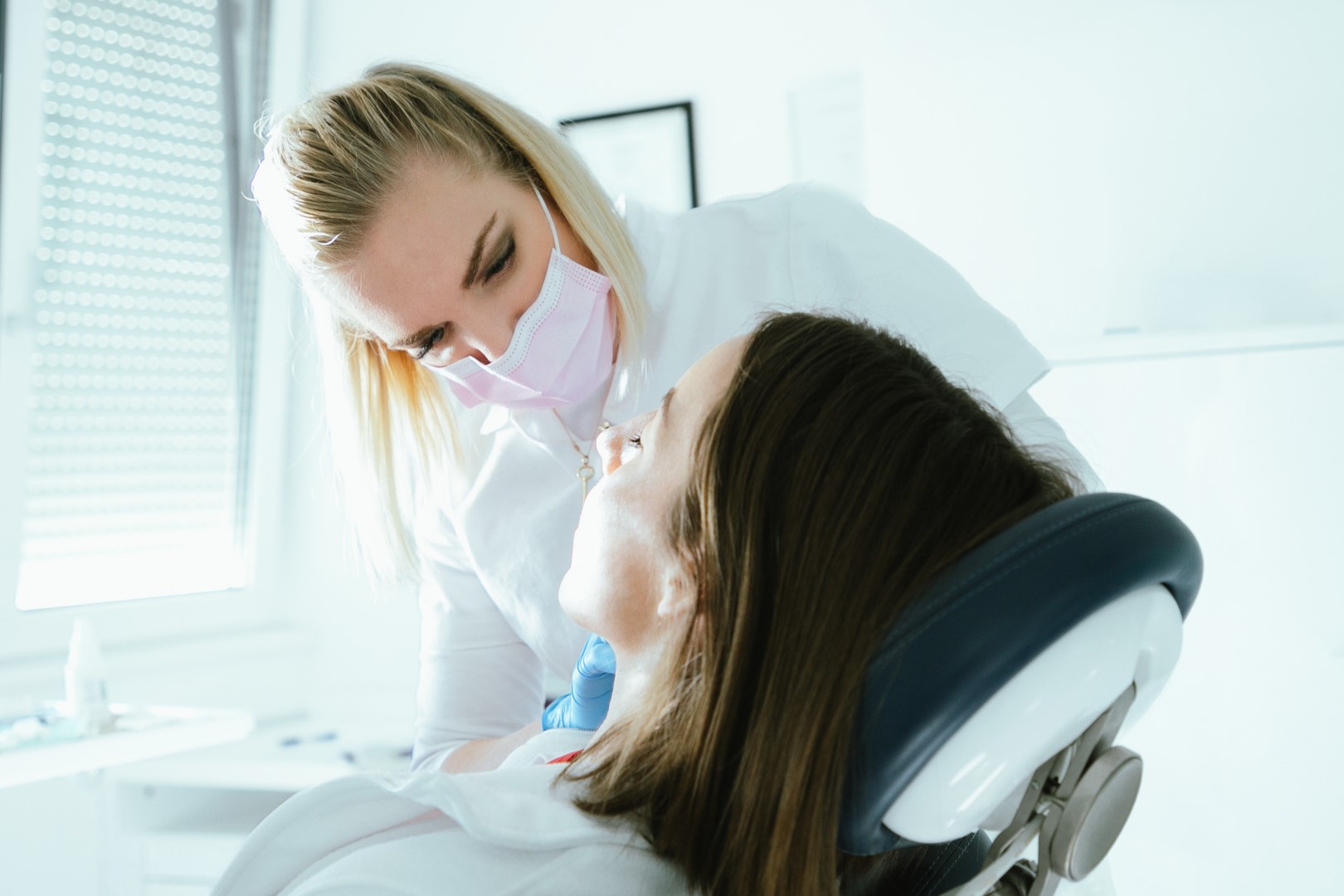 Hijaluronska kiselina: Čudesna molekula za mladolik izgled - Orto Nova