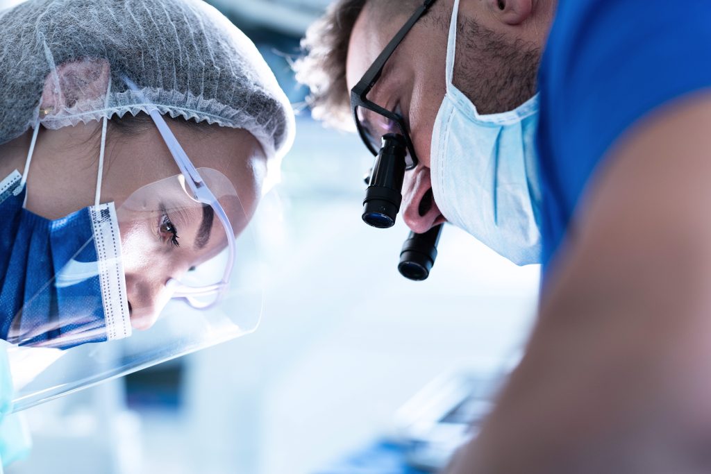 Mobilna proteza ili most na implantatima - Orto Nova